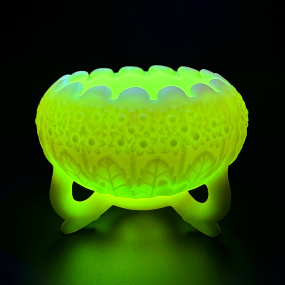 Fenton | Accents | Fenton Uranium Burmese Custard Glass 3 Toe Rose Bowl ...